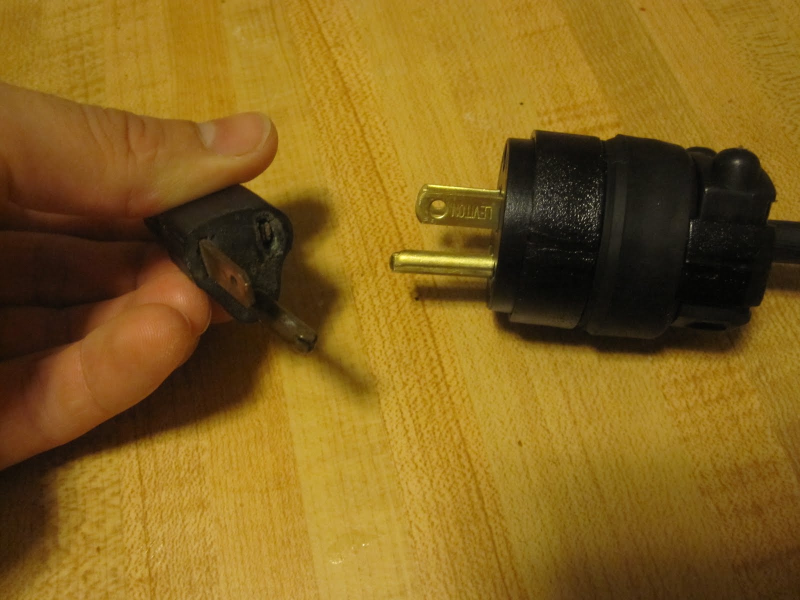 Mike is Bored: Installing a new plug. Green=ground, black=brass, white ...