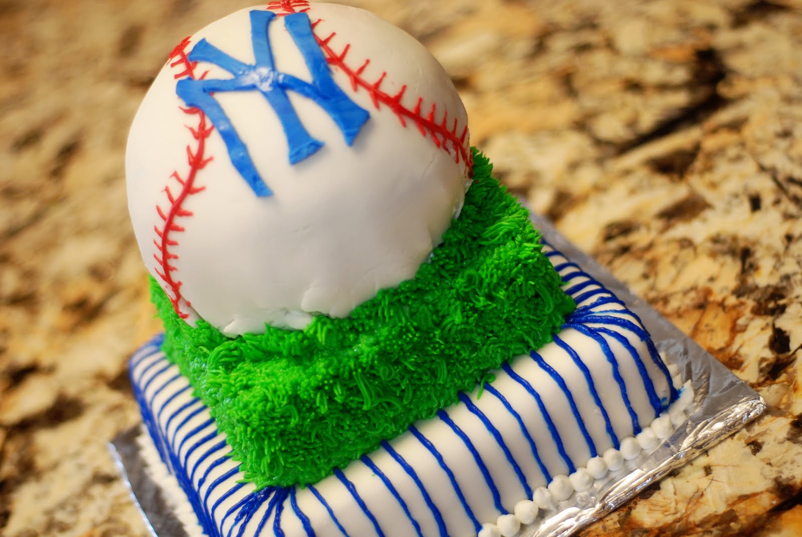 DoodlePie Cakes: New York Yankees Cake
