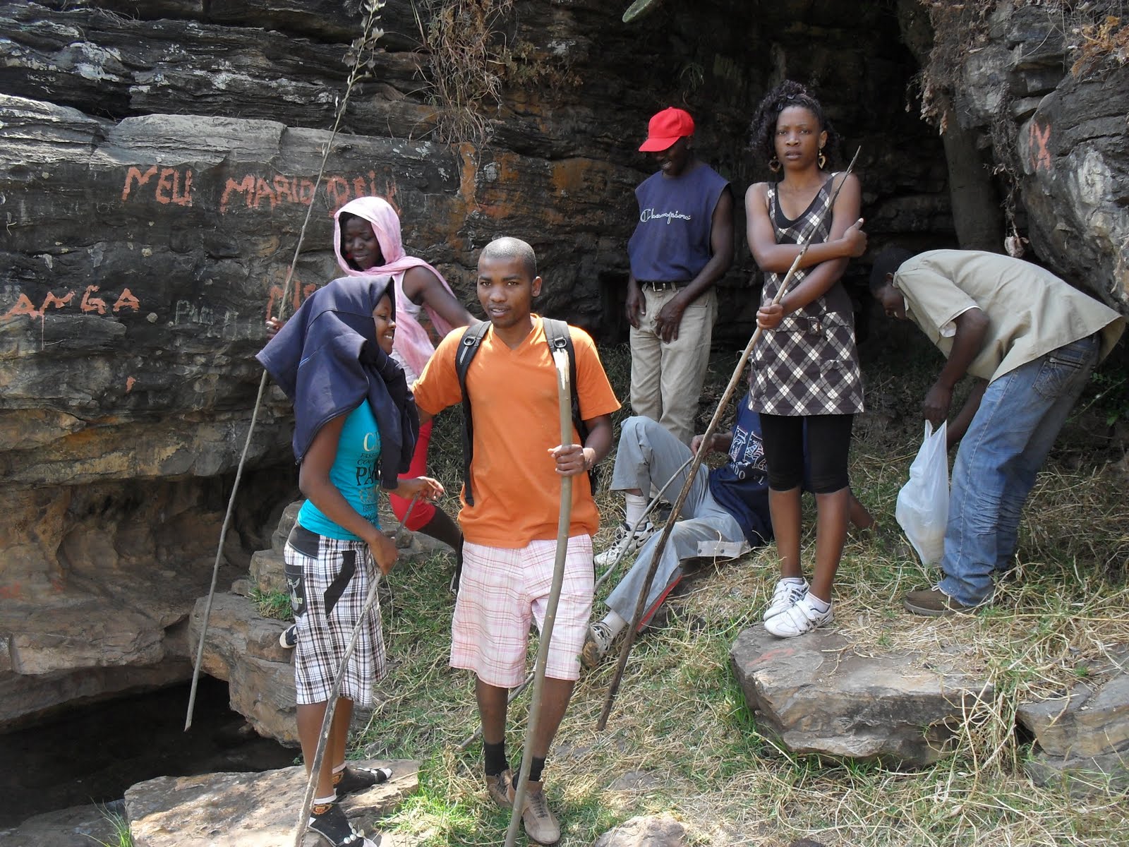 CONHEÇA UM POUCO A BELEZA DE ANGOLA "O TCHIVINGUIRO" HUÍLA ~ Ajudando o ...