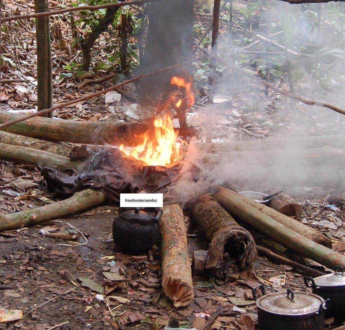 freebooterrambo: Menghidupkan Api Dari Kayu Yang Masih Basah