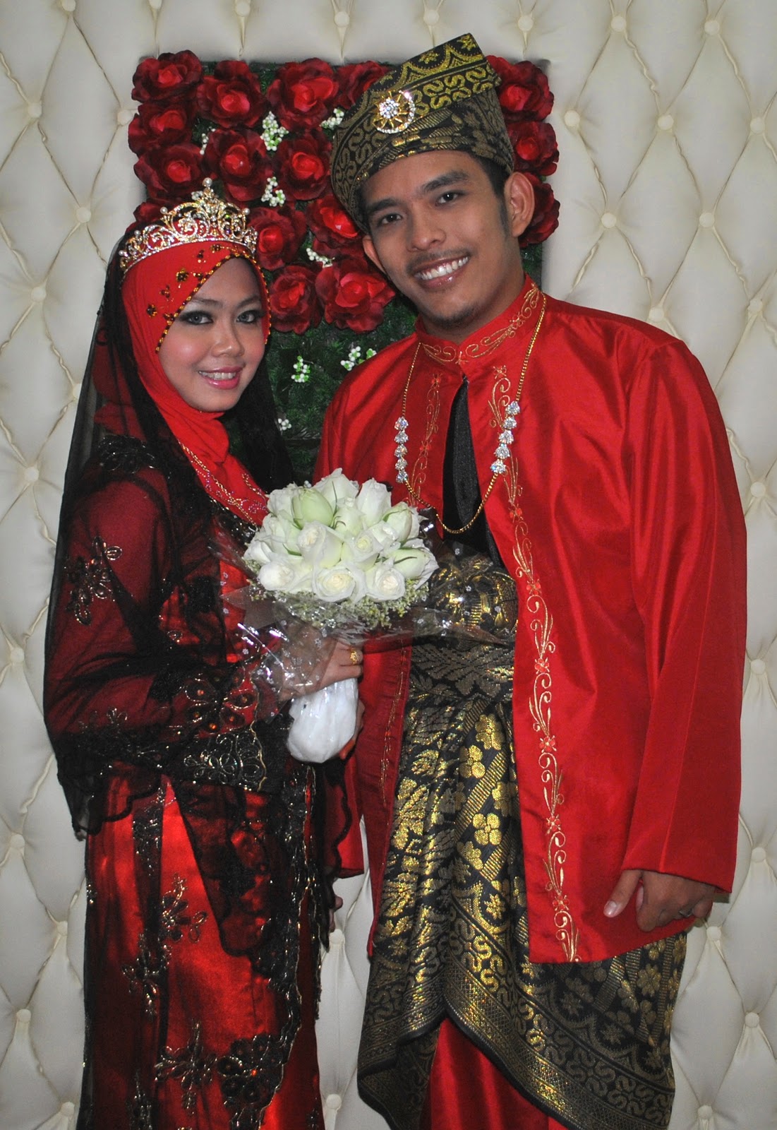 AURA RAJA SEHARI BRIDAL & FASHION: Selamat Pengantin Baru: Nizwan & Liyana