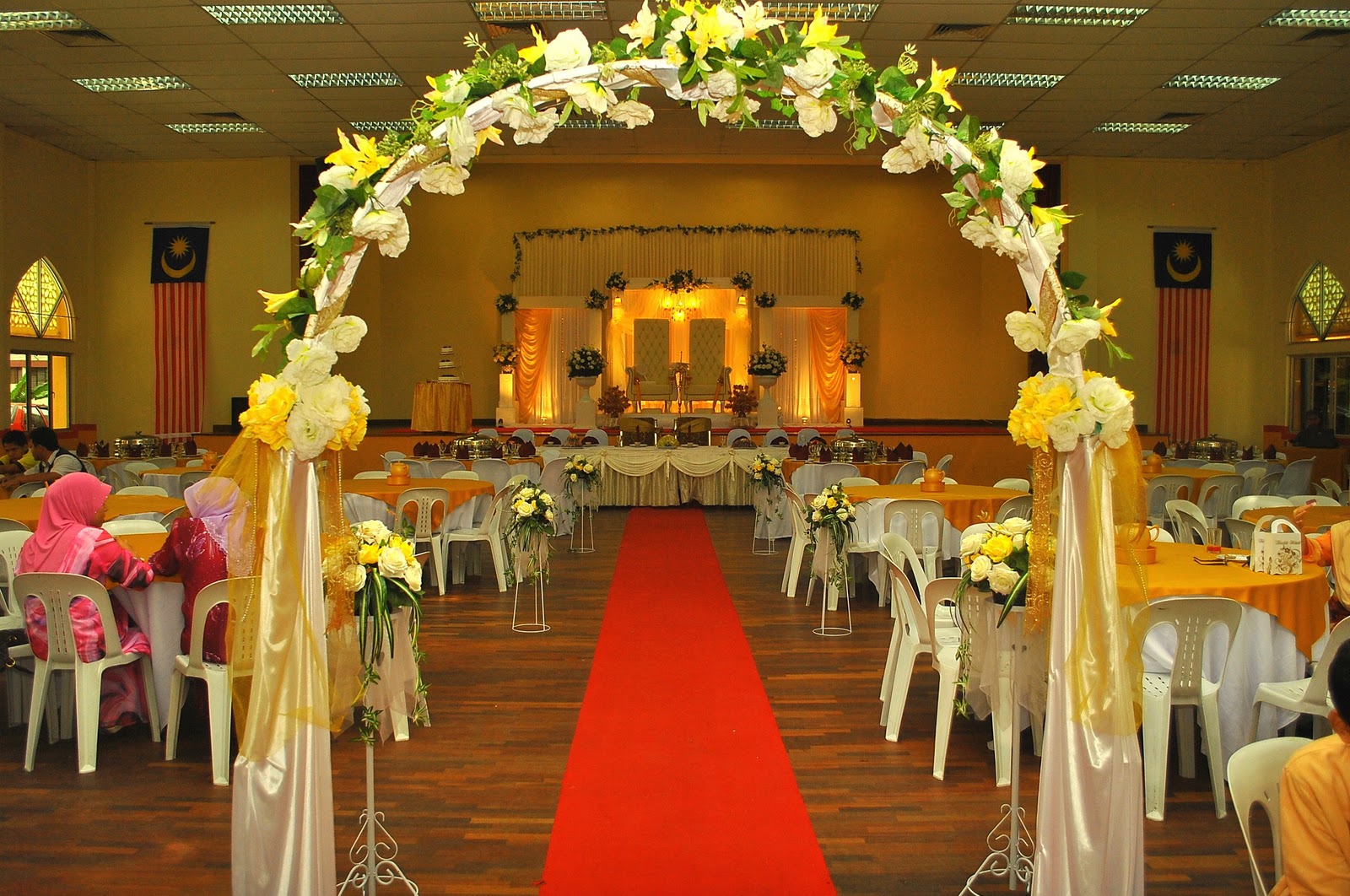 AURA RAJA SEHARI BRIDAL & FASHION: Selamat Pengantin Baru: Desforiny ...