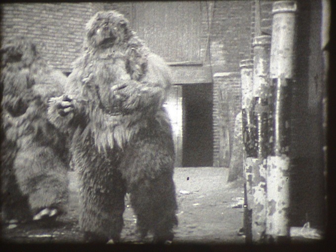 Atomic Robot News: Doctor Who vs The Yeti - Merry Christmas!