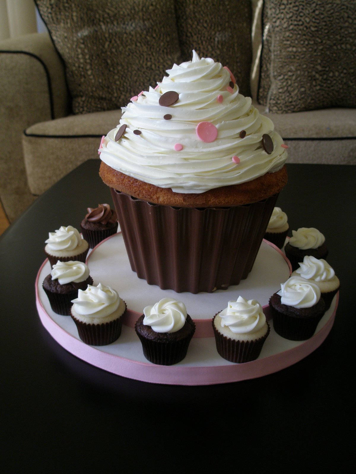 Specialty Cakes by Lindsey: Giant Cupcakes