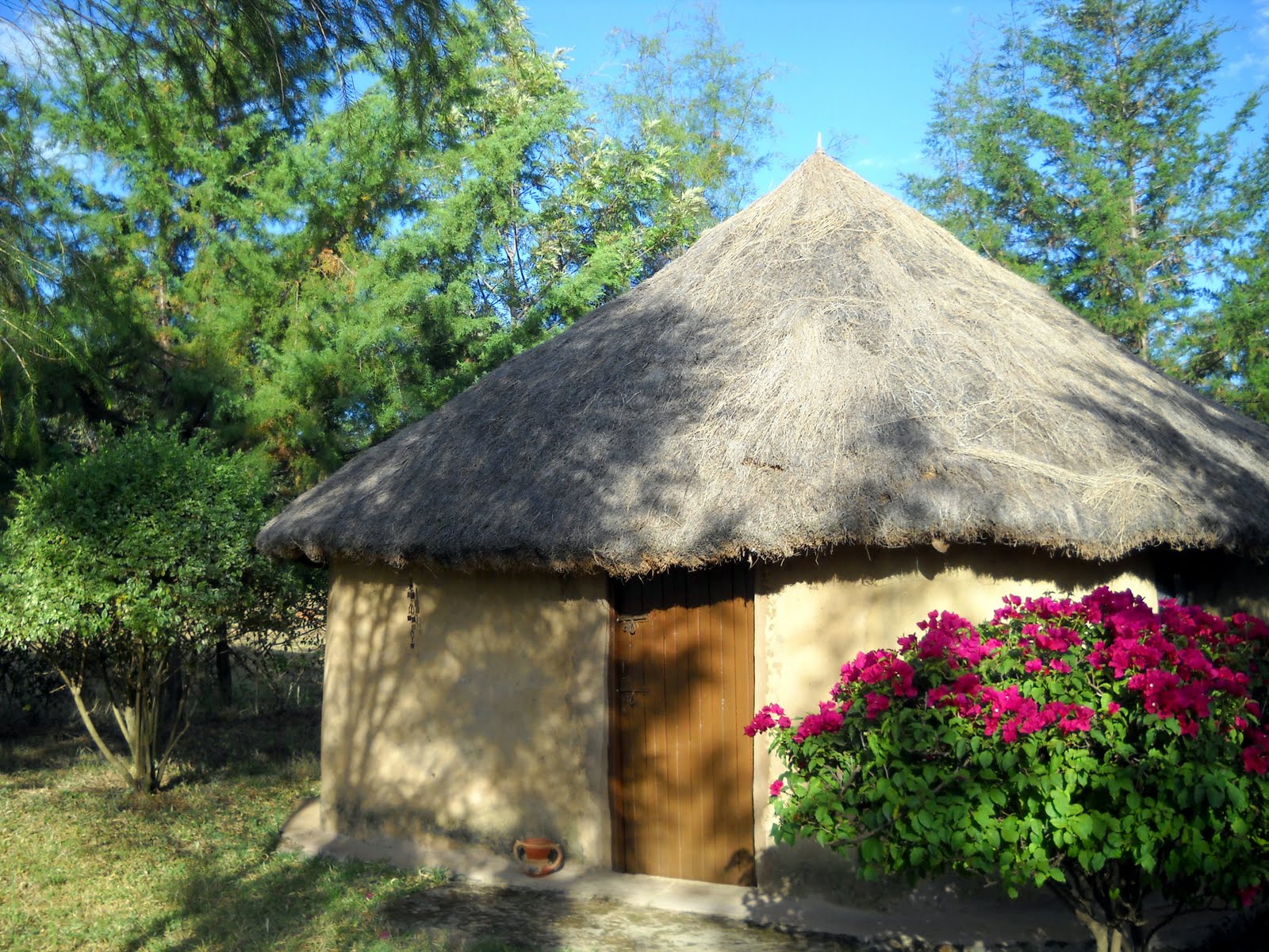 Ministry2Kenya: "Loving my Neighbor": Ode to my mud hut, August 2002 ...