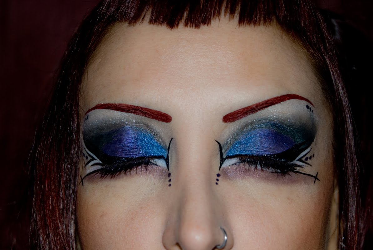 Helena is Red: Make-up Tutorial Go-Goth!