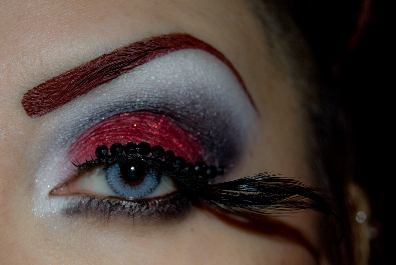 Helena is Red: MAKE UP FOR EVER Moulin Rouge collection inspired look ...