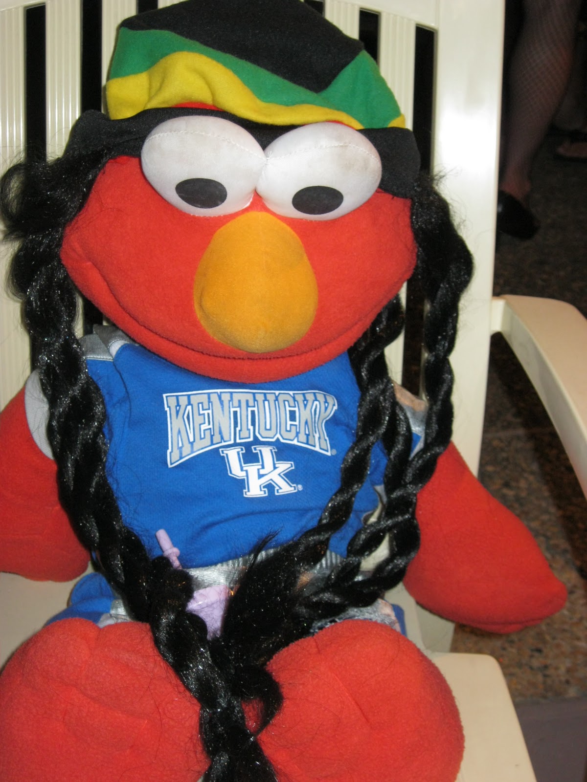 Elmo's World Trip!: Elmo brings in the New Year at a fancy dress party!