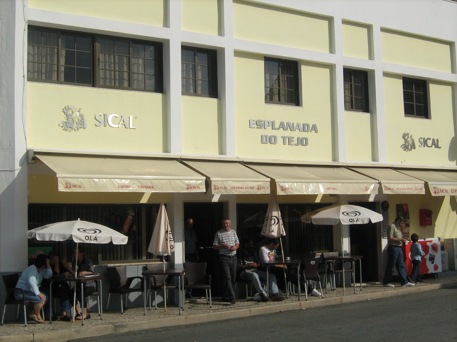 CAIS DO OLHAR: TRAFARIA