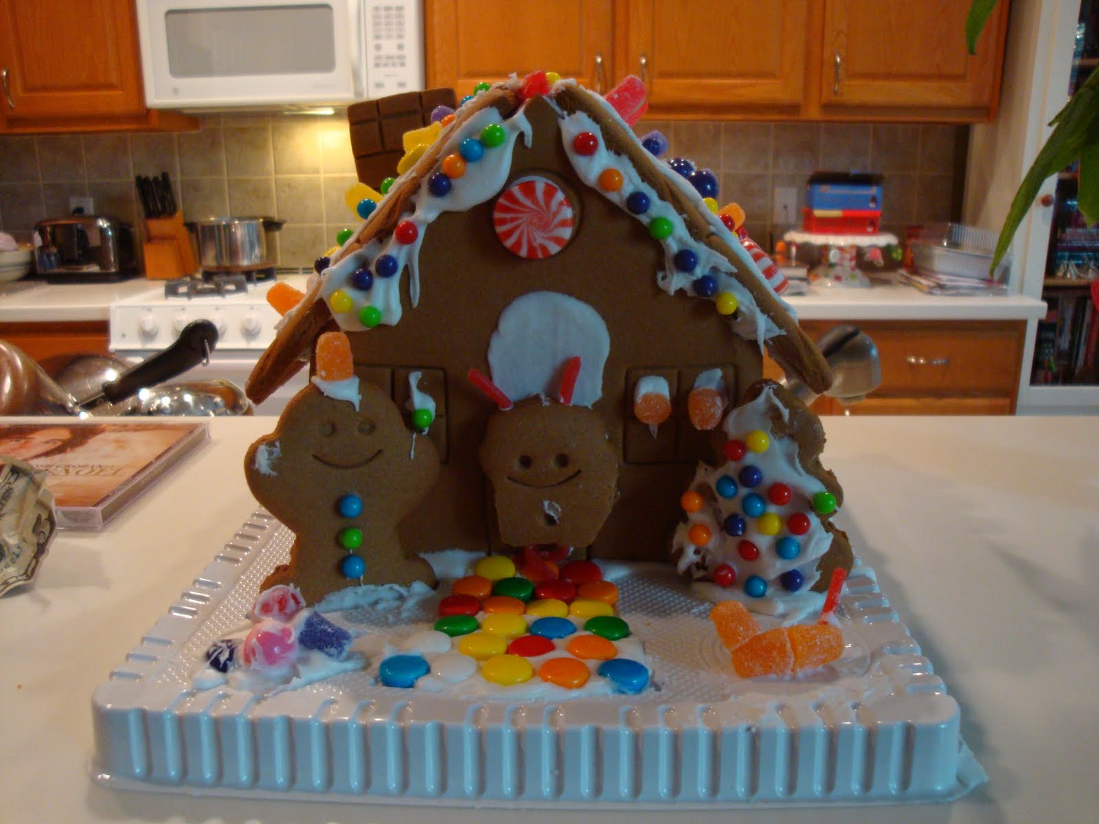 penguinstamper: The Official Gingerbread House Decorating Contest!