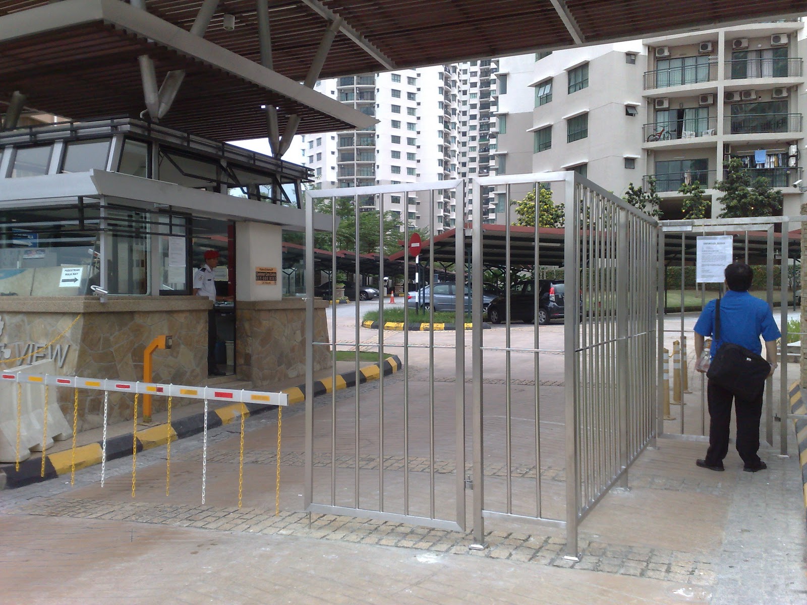 Changkat View Condominium: Pedestrian Walkway Gate at Main entrance