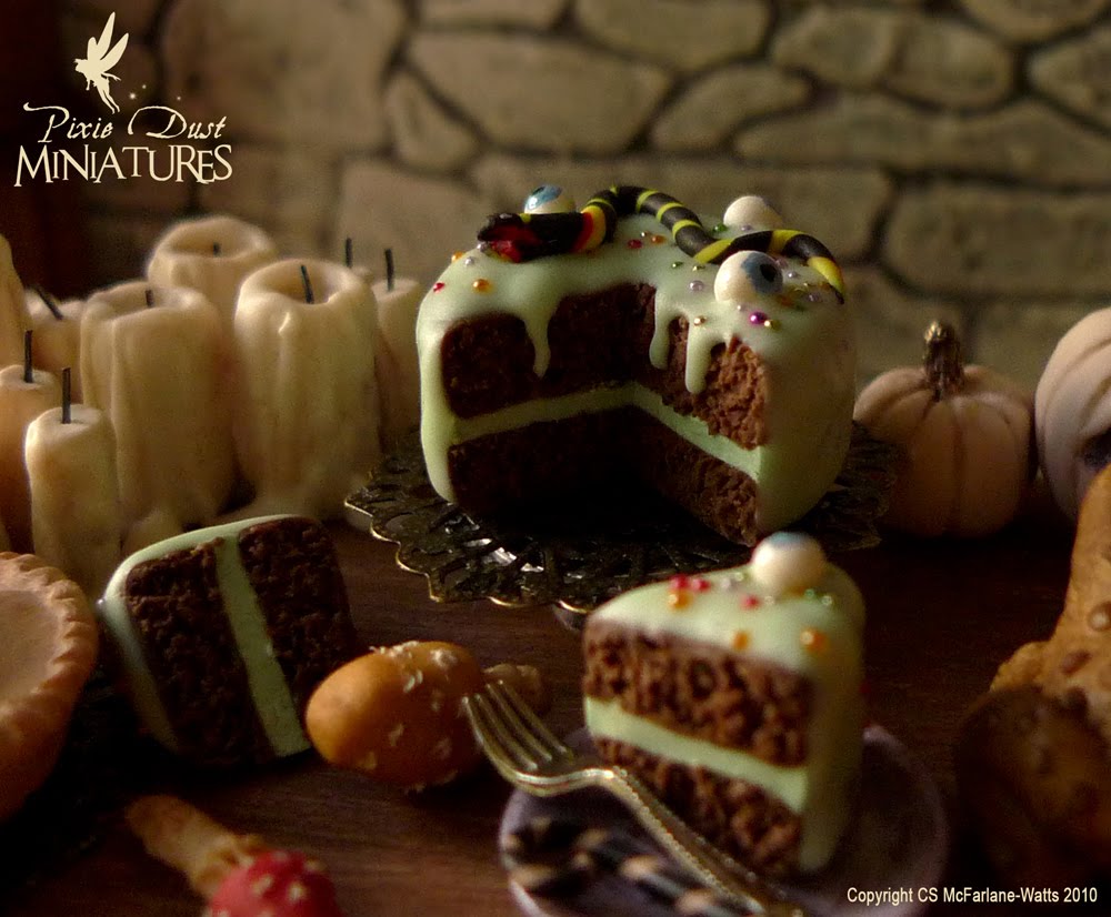 Pixie Dust Miniatures: Spooky Halloween Cake