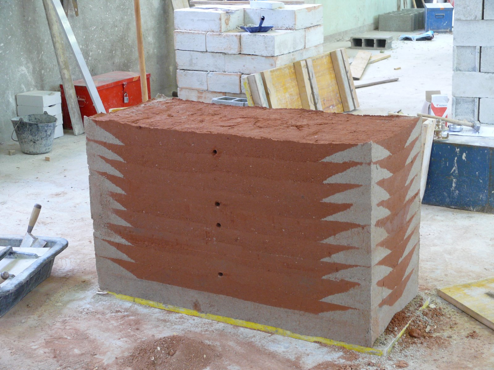 Paysan Bio: mur pisé fait à l'AFPA pendant la formation