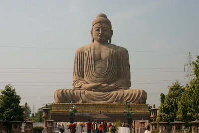 PLENITUD DIVINA: BUDA, EL ILUMINADO