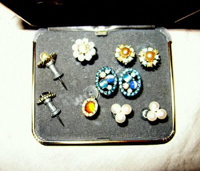 3 Little Chicks: DIY Jeweled Push Pins