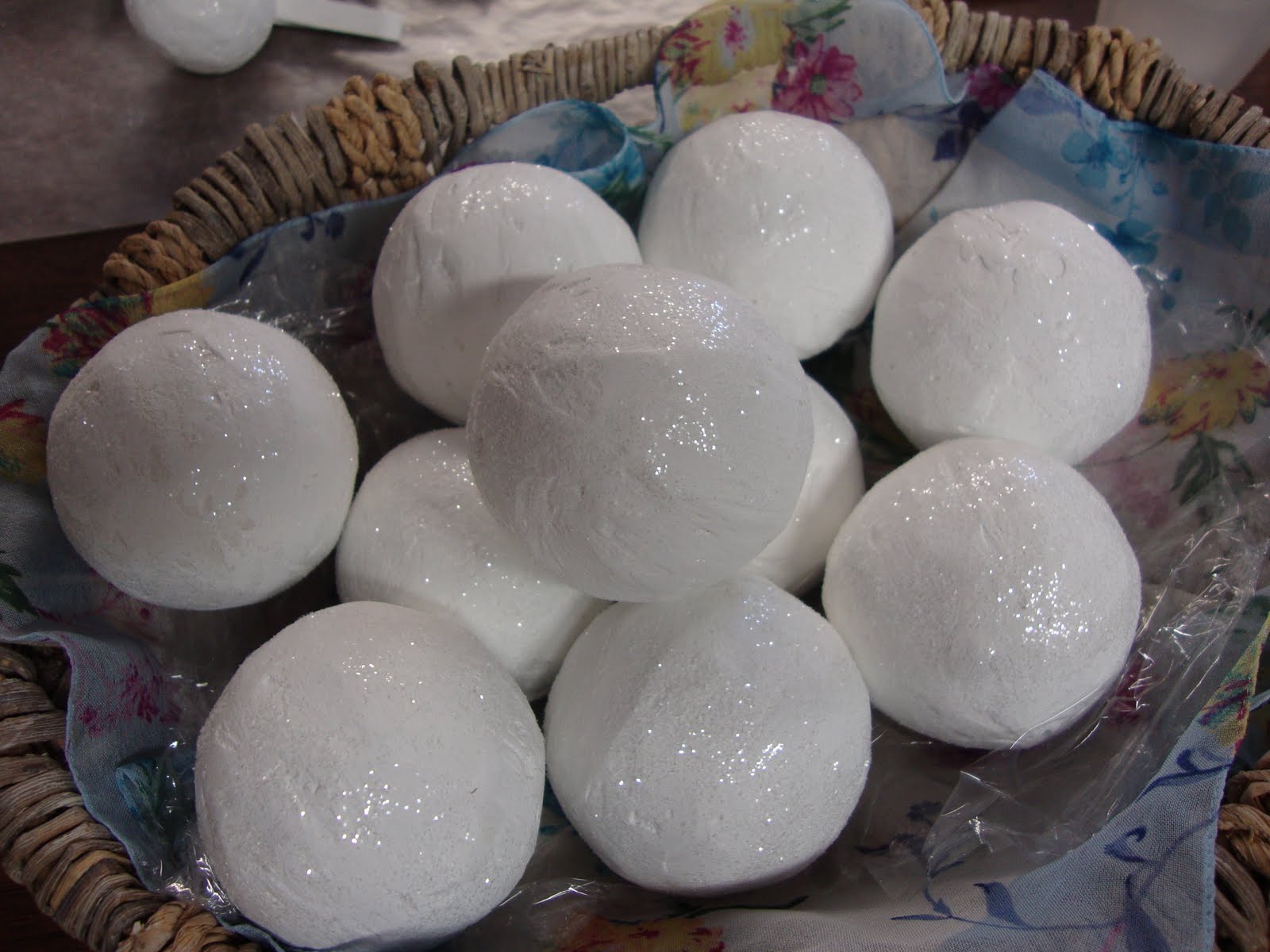 A Romantic Country Home: Snowballs!