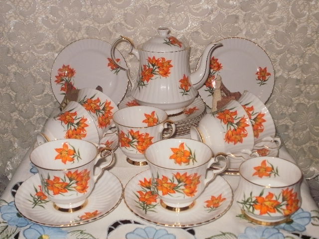 JOMJENGOKJAP: ROYAL WINDSOR PRAIRIE LILY TEA SET 22 Pcs (SOLD)