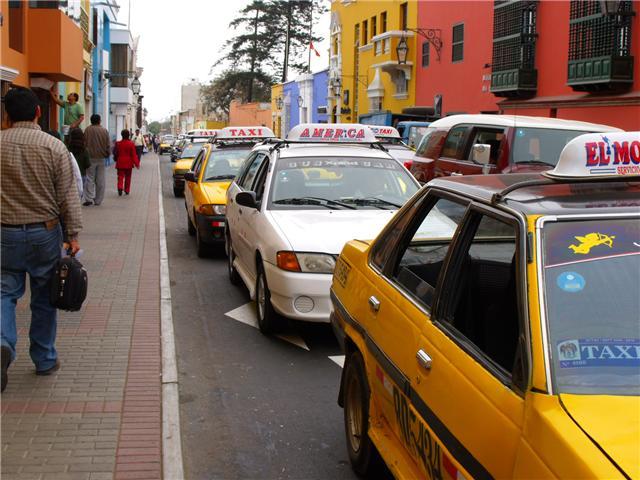 Trujillo del Perú: Empresas de taxis siguen recibiendo más unidades
