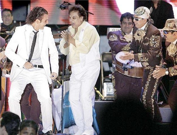 ESPEJO PUBLICO PERSONAL S.A.: EL NOVIO DE JUAN GABRIEL