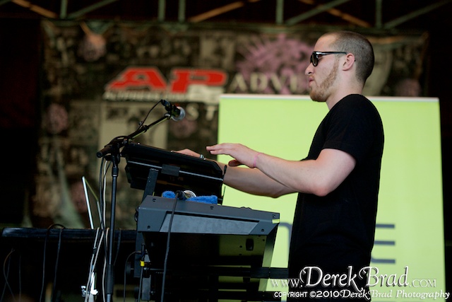 Derek Brad Photography: Mike Posner : Warped Tour