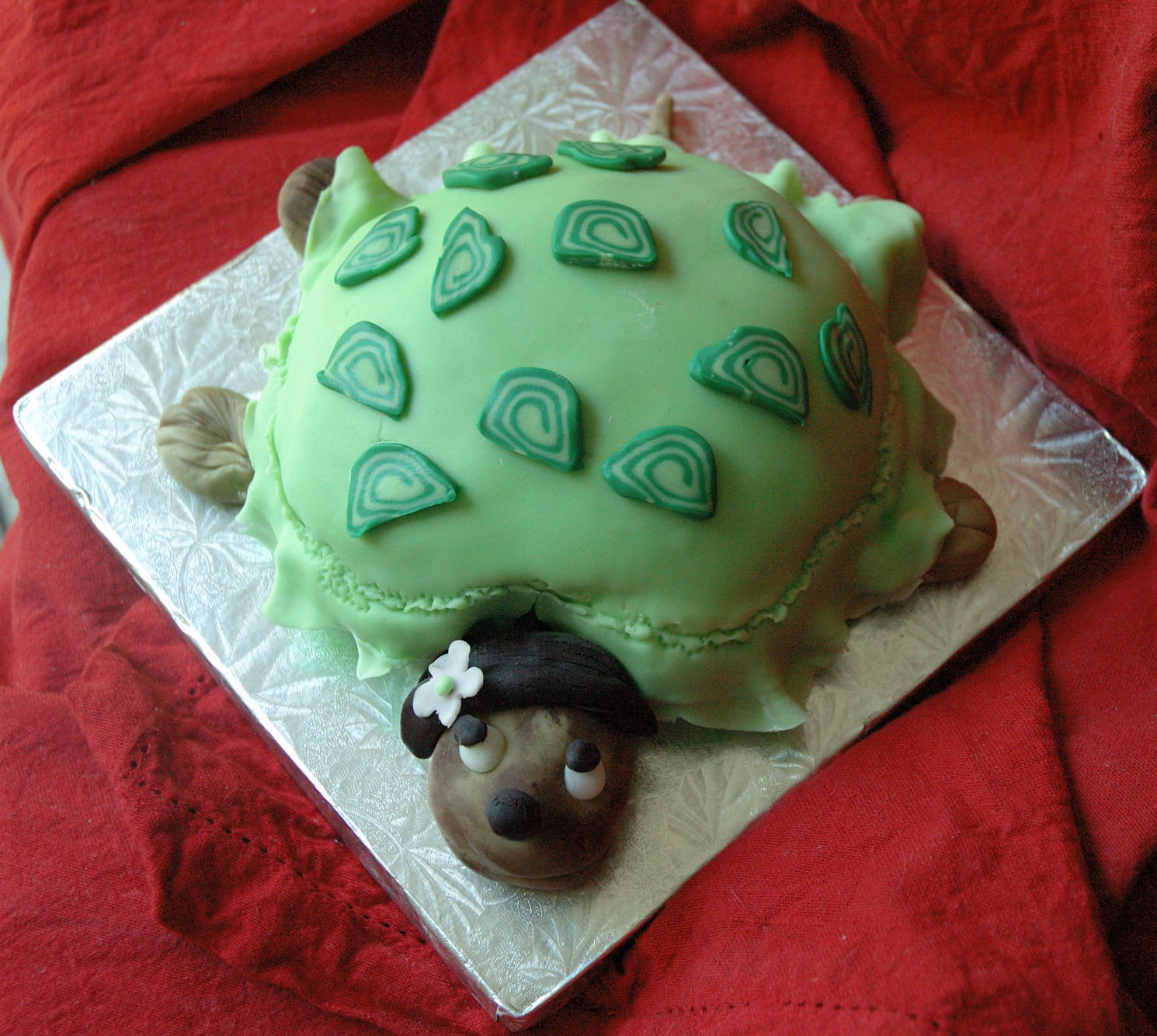 Kinder Cake Decorating!: Cute Lil' Turtle Cake!