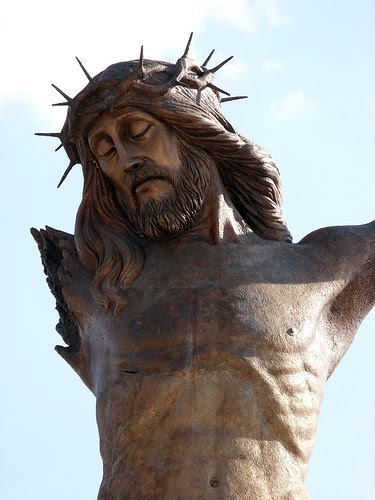 Curioseando: LUGARES CURIOSOS : El cristo roto