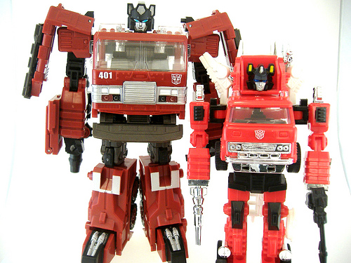 mundo transformer: Red Alert e Inferno.