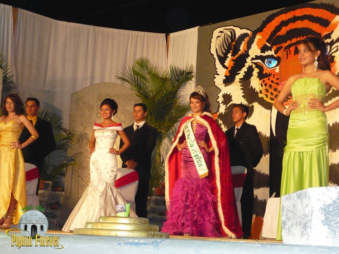 Coronación e Investidura de María Nely López de Paz, Reina de la Feria ...