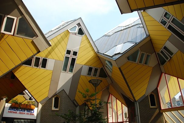 think loud: Funny buildings