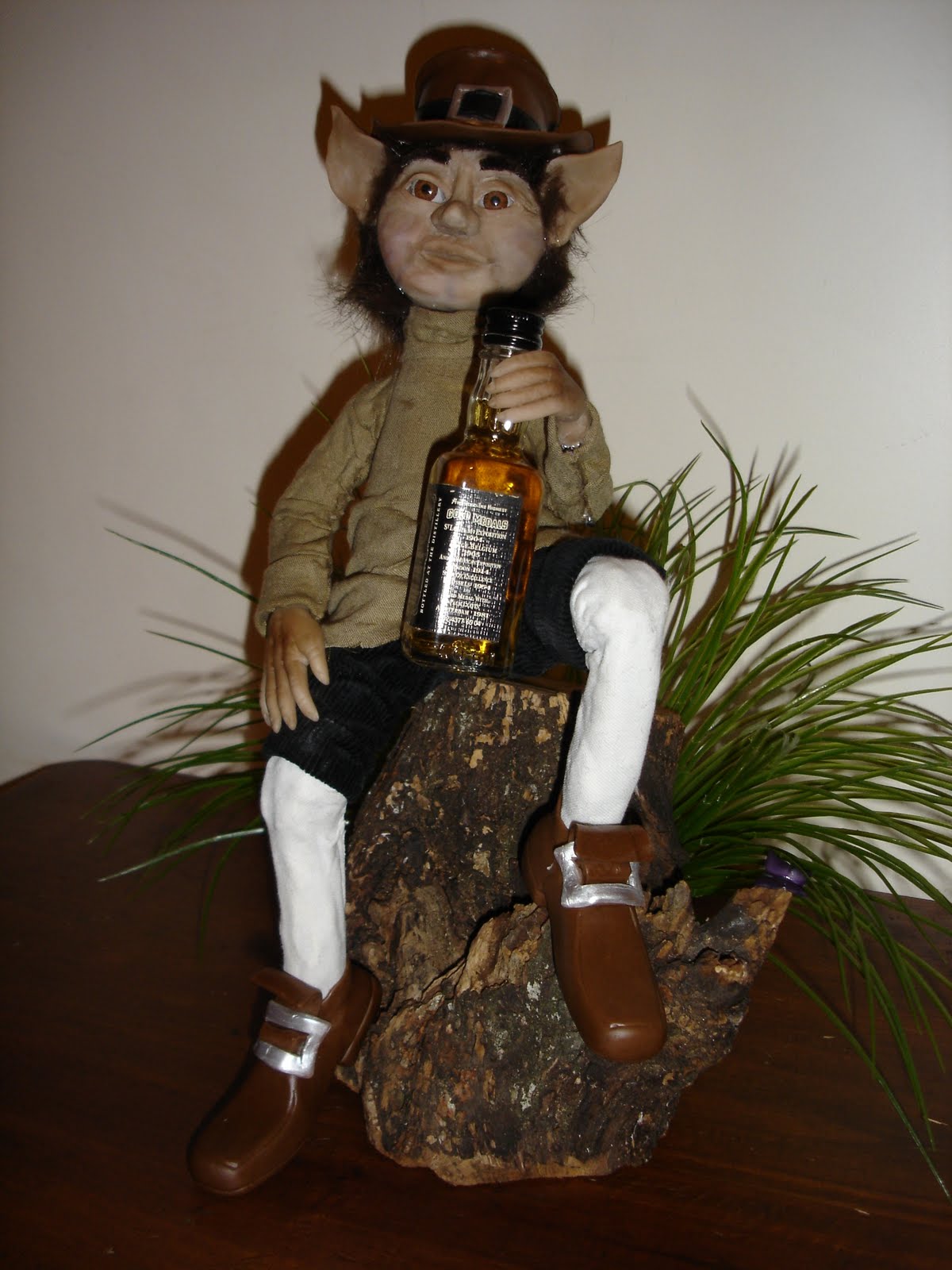 Porcelana Fria Karina Ruiz: Duende Irlandes Adorno con diferentes posturas