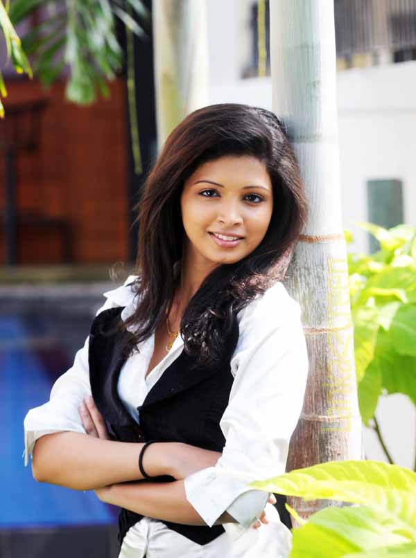 Sri Lankan Actress Hot Photos: Hashini Gonagala|Lankan Sexy Dancing ...