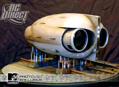 watchmen owl ship & dr manhattan statues debut on mtv.com's splashpage