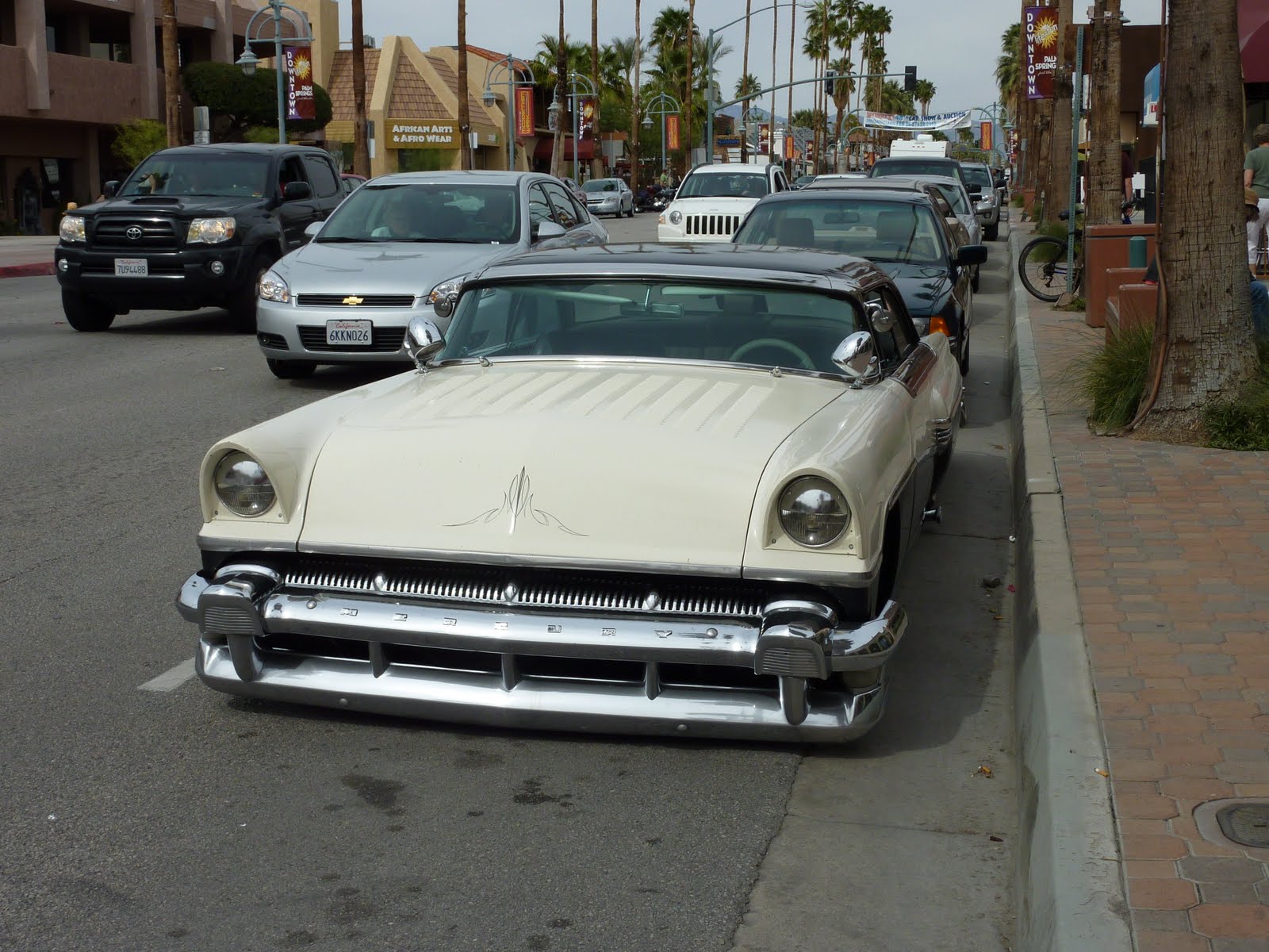 saysomething.us: 55 Mercury Monterey na Strip de Palm Springs, CA.
