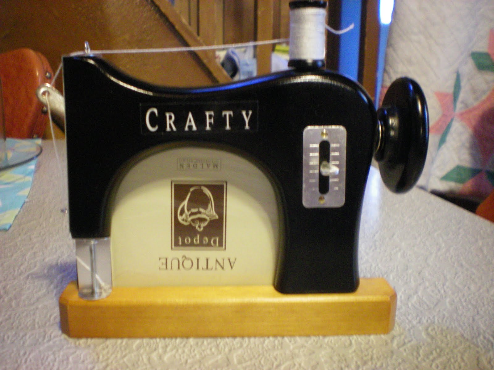 Creative Crafts by Elaine: Sewing Machine Picture Frame