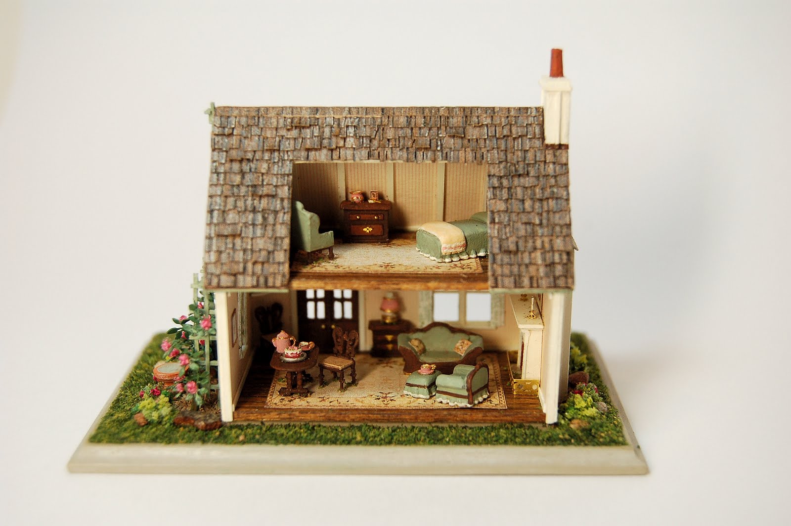 Miniature Miniatures - Nell Corkin: Victorian Cottage