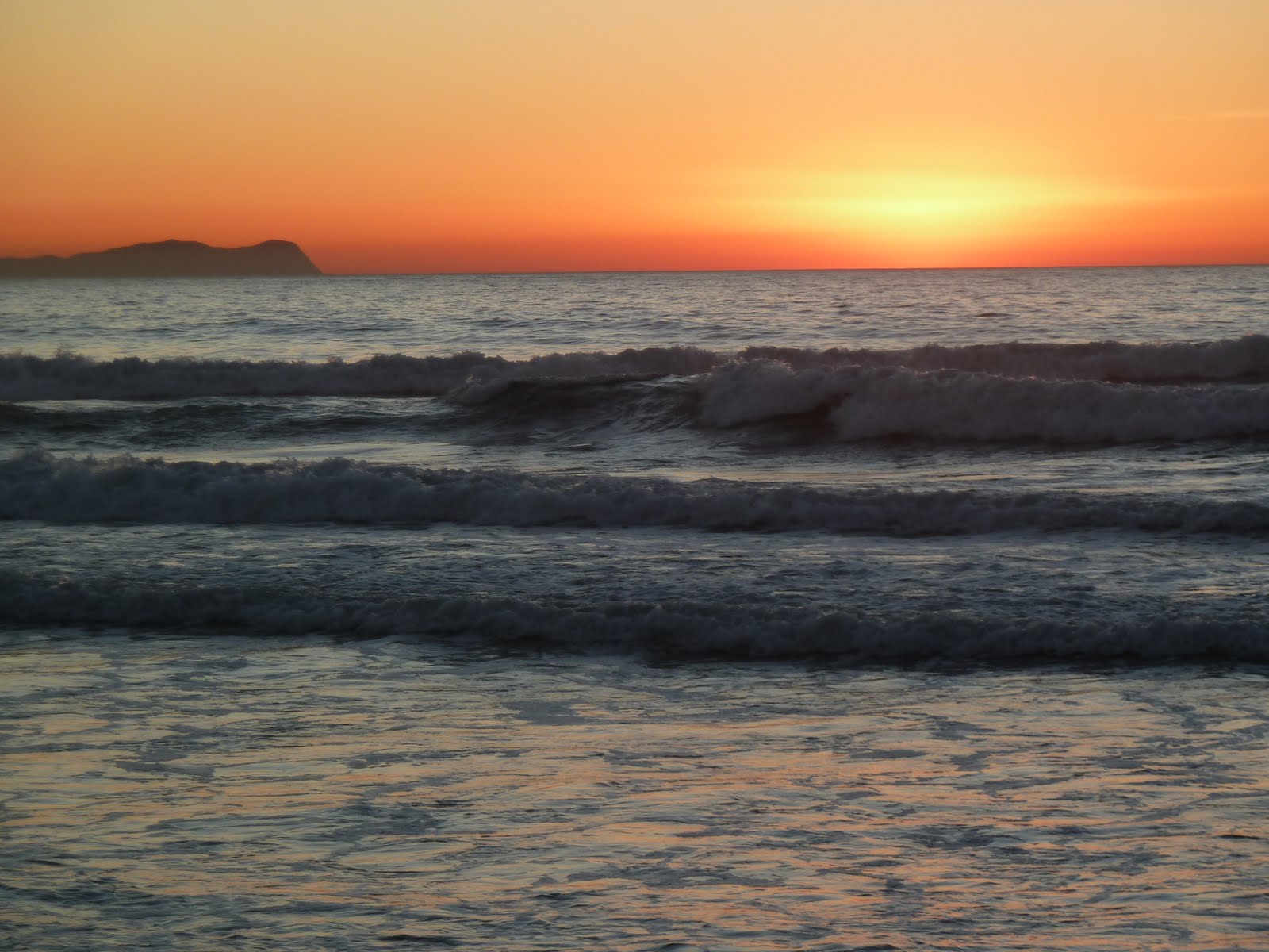 Tijuana Bible: Another sunset/Otro ocaso del sol Playas de Tijuana