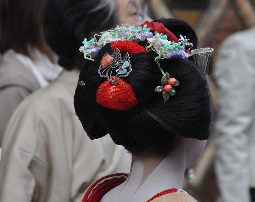 Ŧhe ₵oincidental Ðandy: The Intricate Hairstyles of Geisha