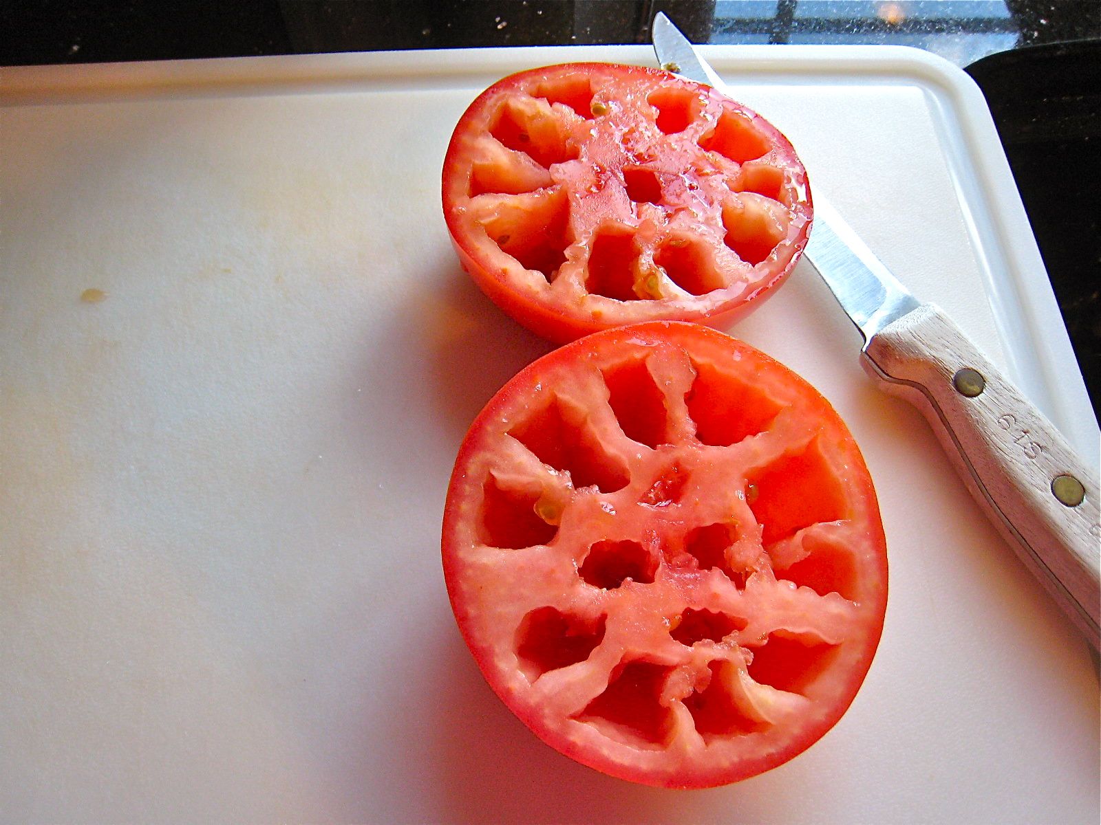Delectalicious!: How to Slice a Tomato
