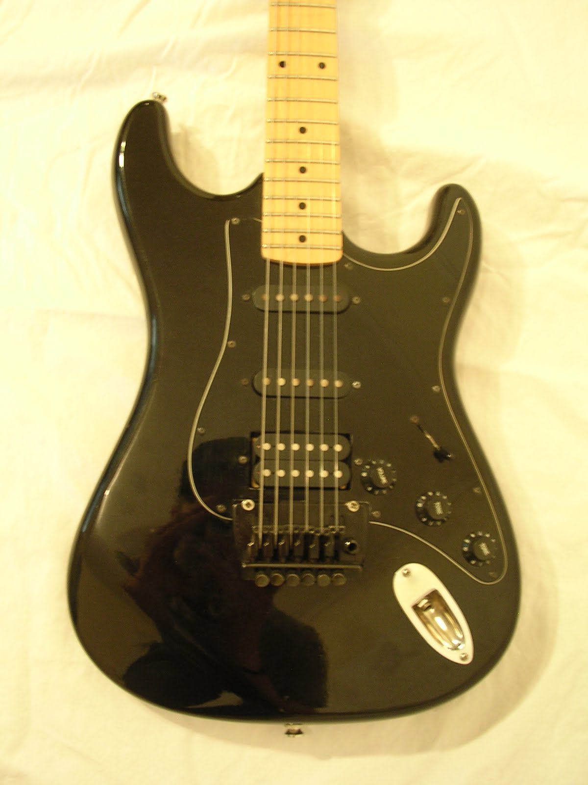 StrathmoreGuitars: Epiphone Stratocaster $150
