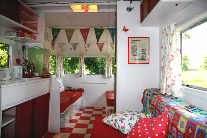 Colourful Tuesday: Constance the retro caravan | :: STYLiSTi