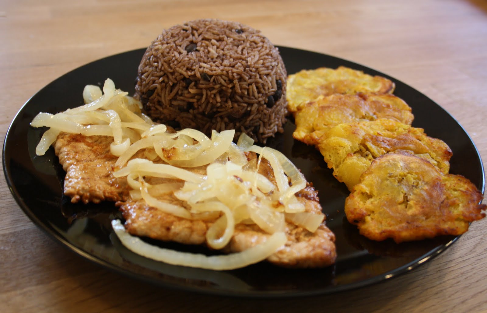 Rosalia´s Kitchen: Bistec de cerdo a lo cubano.