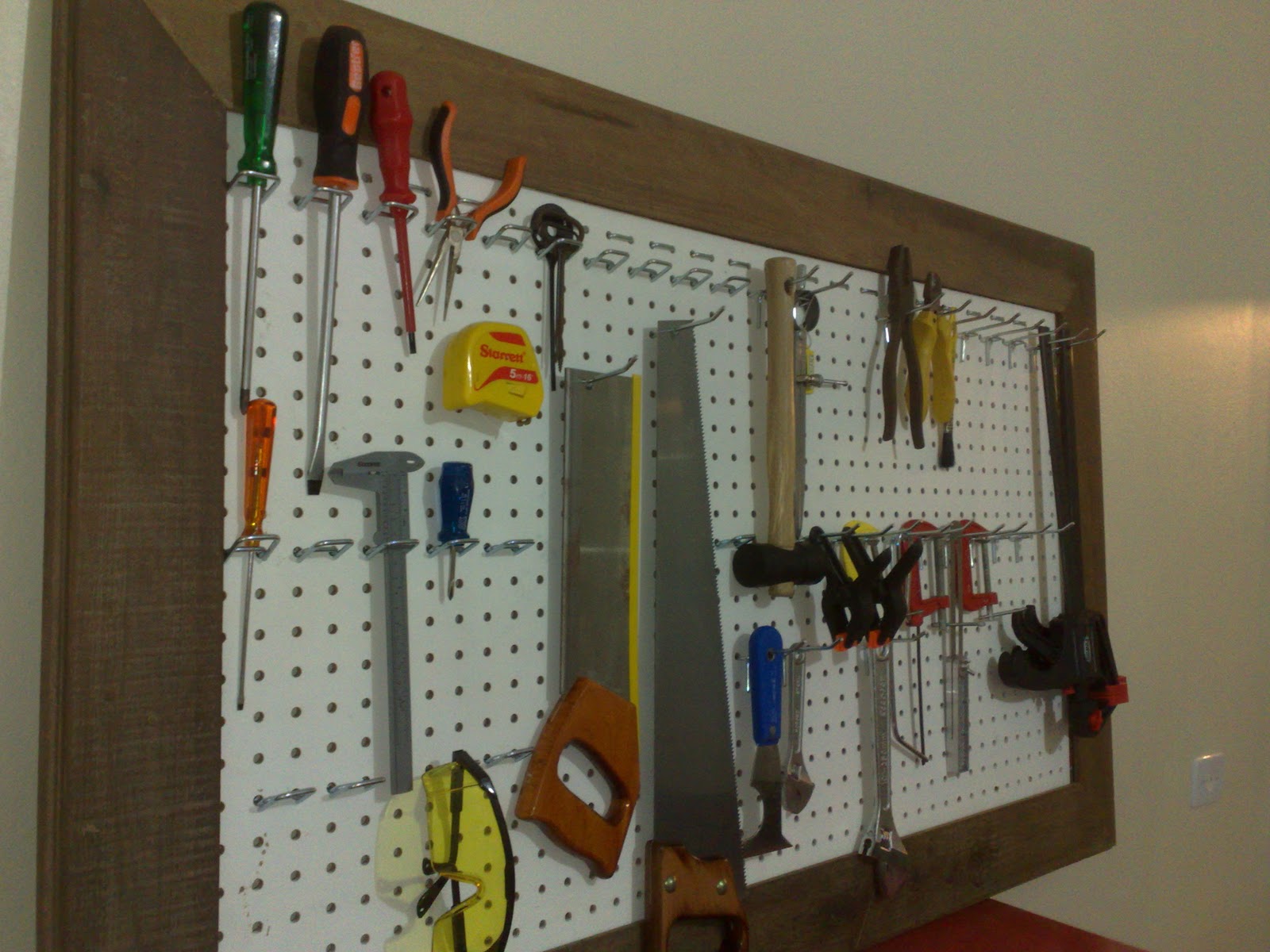 Madeira de Demolição: Painel Porta-ferramentas