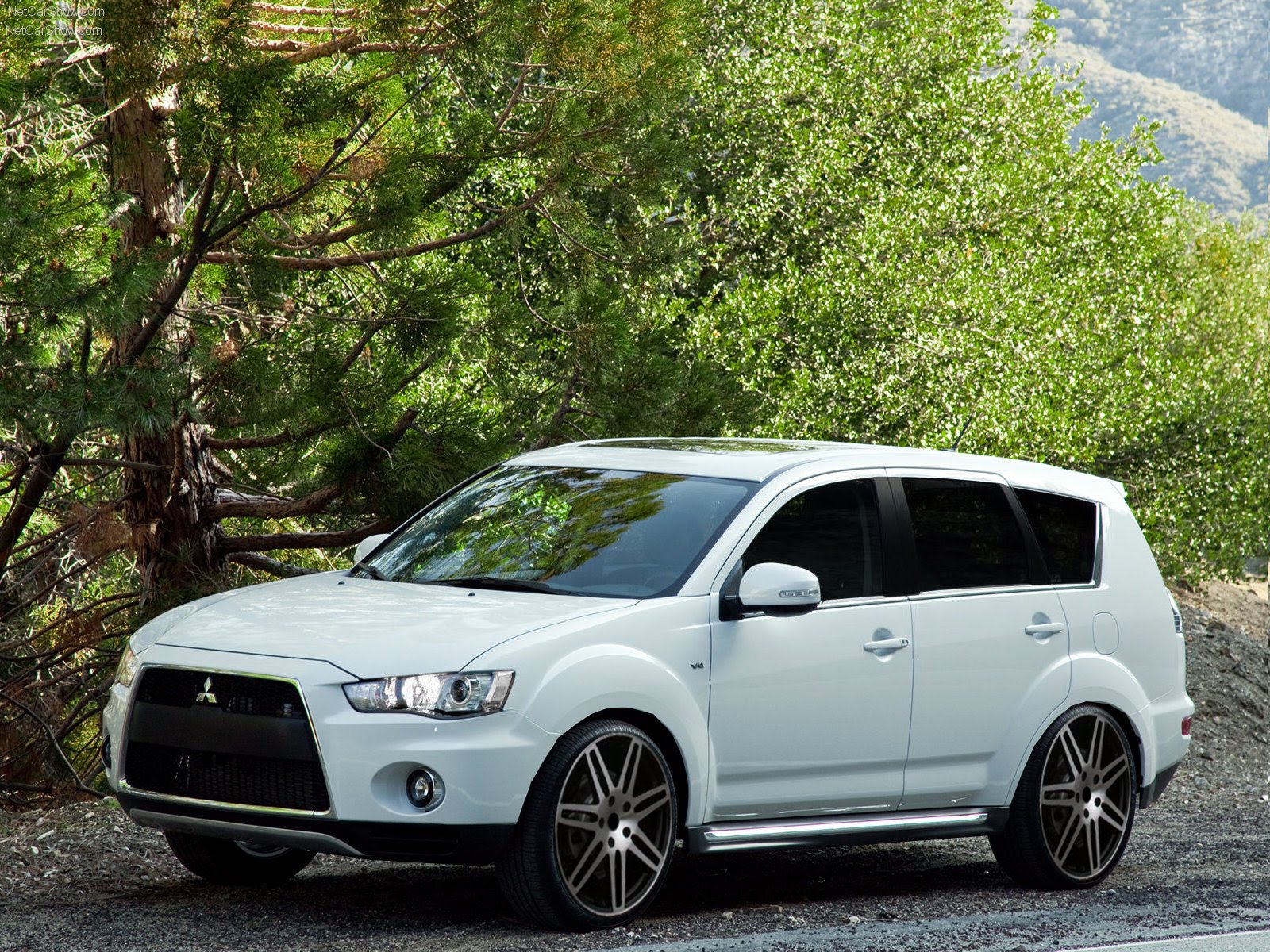 KICK ASS RIDES: KICK ASS RIDES : Mitsubishi Outlander GT