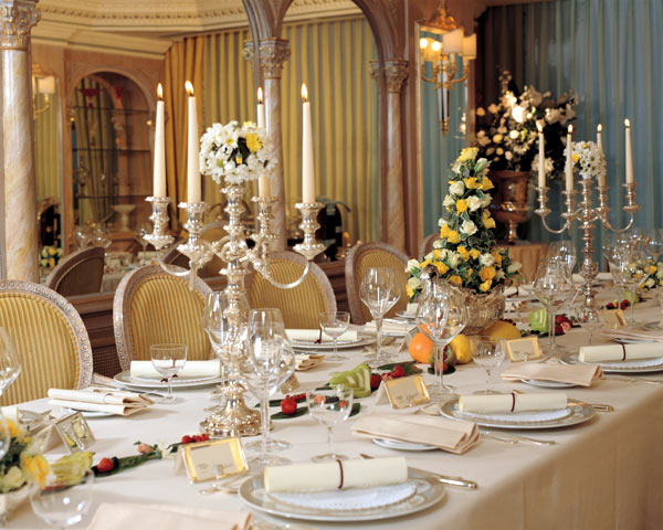 B&B FASHION HOUSE: FASHIONABLE TABLE FOR BREAKFAST