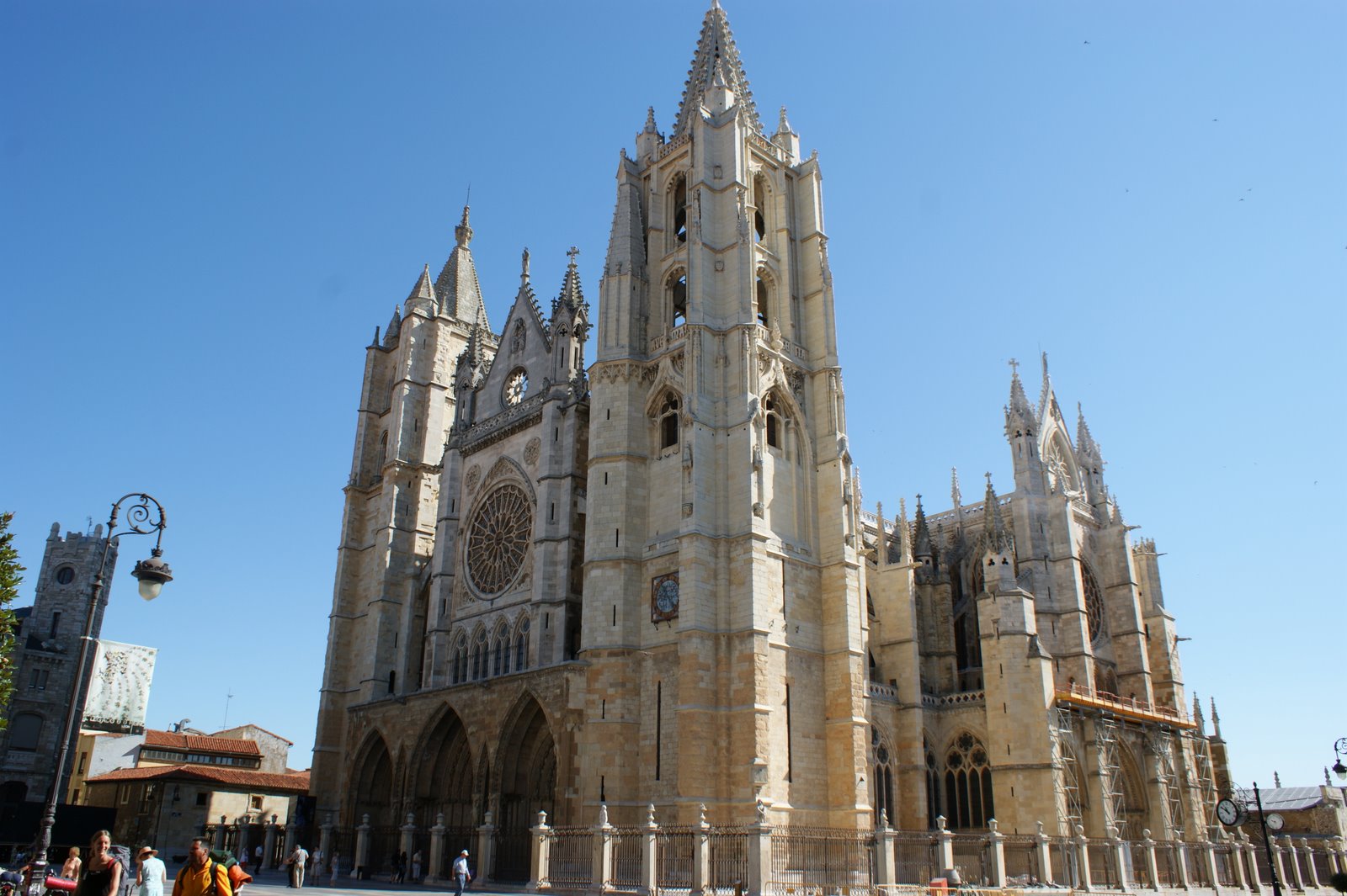 COM QUE ENTÃO...!: CIDADES E LUGARES 688. LEÓN/ESPANHA