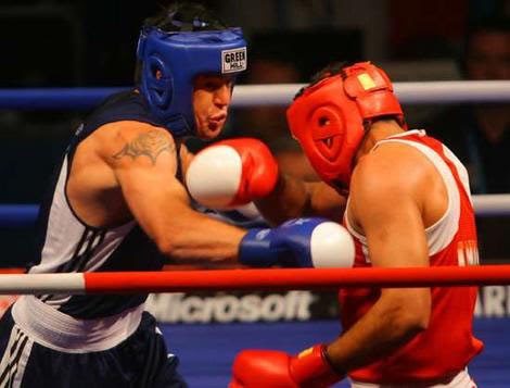 BOXING BRAD PITT IS BEGGING STAR BRAD PITT