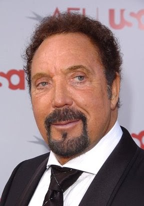 TOM JONES HIDING HIS PLASTIC SURGERY