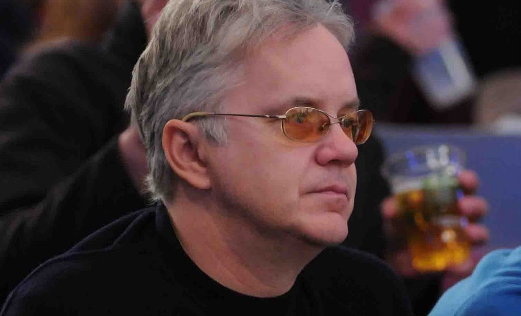 TIM ROBBINS ATTENDS THE RANGERS GAME