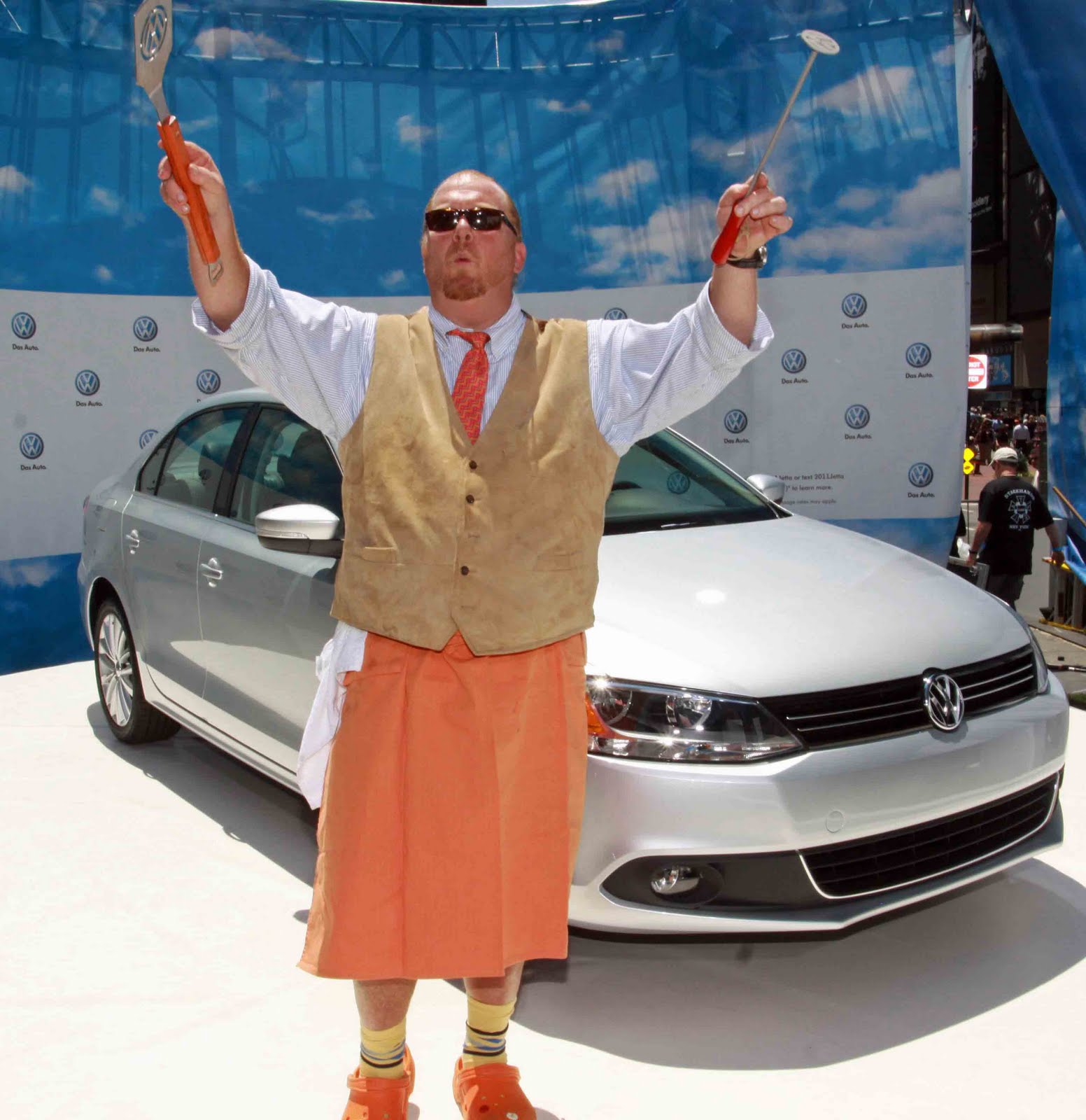 KATY PERRY DANCES ON VOLKSWAGEN JETTA
