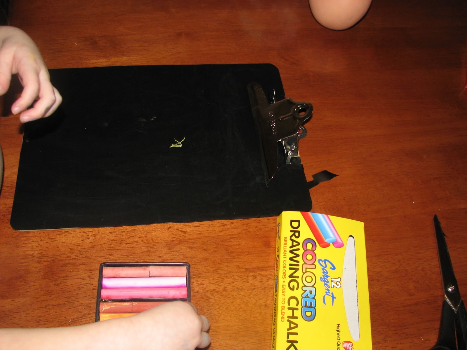 Extraordinary Ordinary Life: DIY - Chalkboard Clipboard